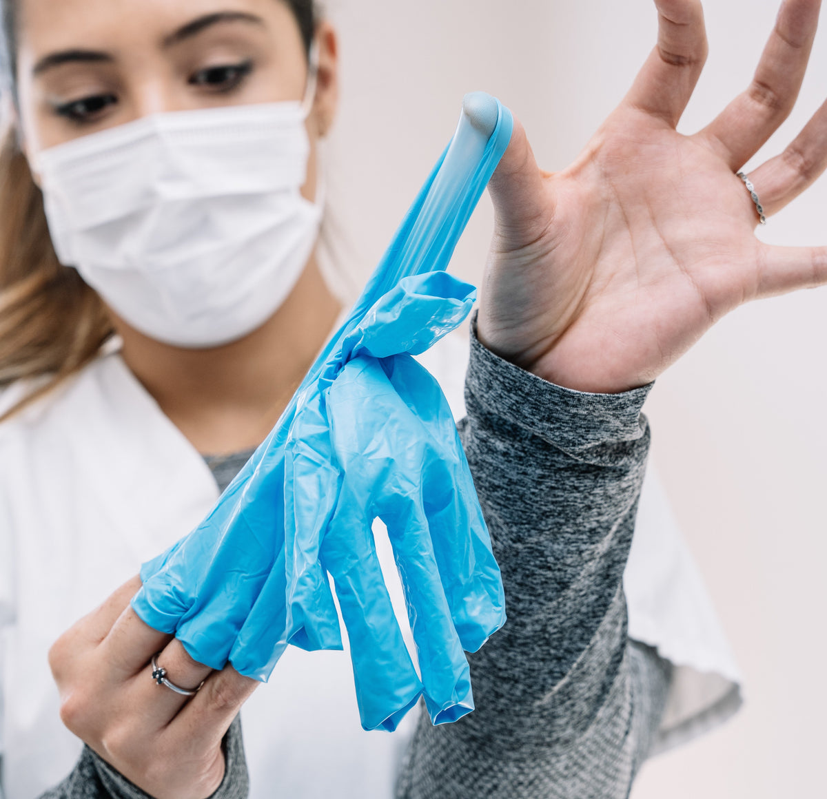 What You Need to Know About Exam Gloves – Total Source Manufacturing